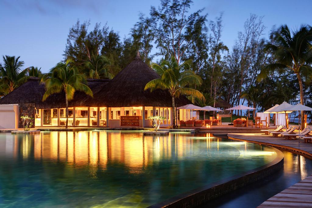 OUTRIGGER MAURITIUS BEACH RESORT and SPA Insula Mauritius ...